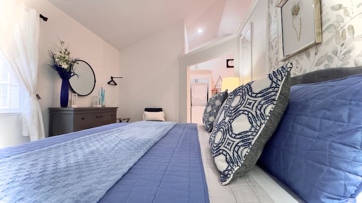 North Shore Escape | Couples Retreat - Lake Ozark, MO