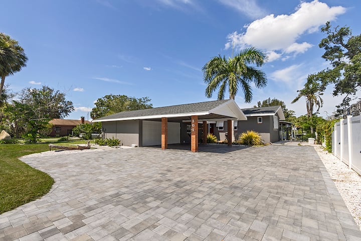 Anclote River House Retreat - Tarpon Springs, FL