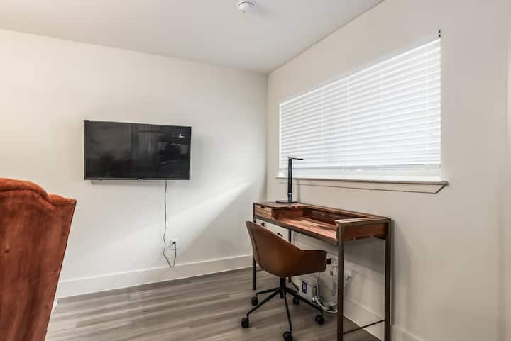 Modern 2br• Walkable • King Bed - Second Ward - Houston