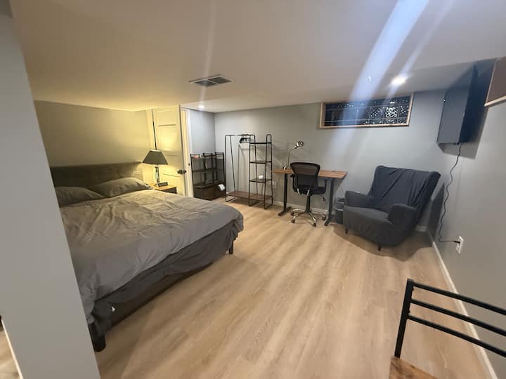 Cozy Bedroom Basement - Livonia, MI