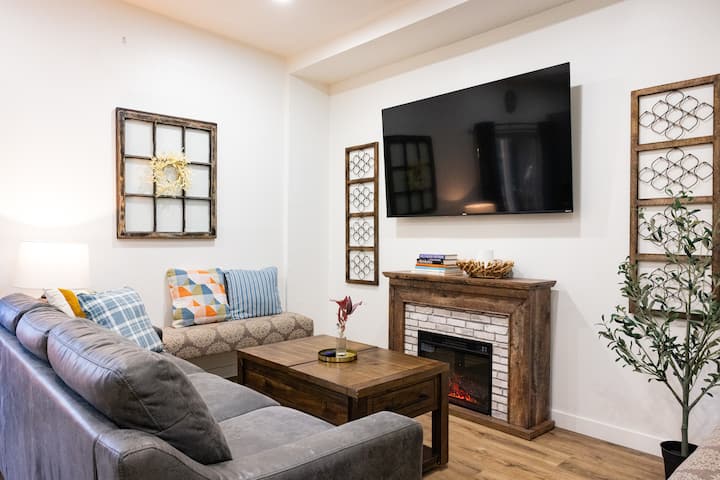 Comfortable 4/2 Duplex - Beaverton, OR