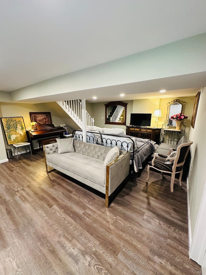 The Princeton Three |Cozy 3br Retreat W/ Bbq Patio - Allentown, NJ