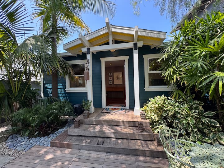 On Cloud 9 Cottage - Los Angeles, CA