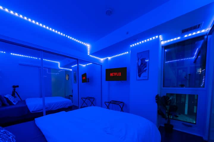 Chic 2br Condo Downtown Toronto | Steps To Eaton - Toronto