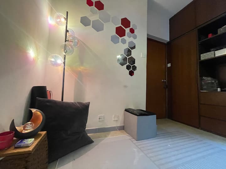 Centrally Located In Sheung Wan - Hong Kong