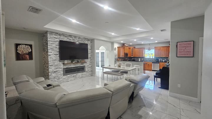 Modest & Comfy Stay @ Wilder - Tampa, FL