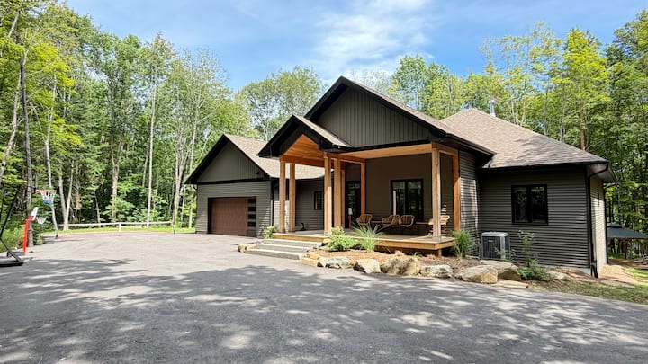 Muskoka Luxury Cottage Retreat- Beach | Golf |Hike - Huntsville