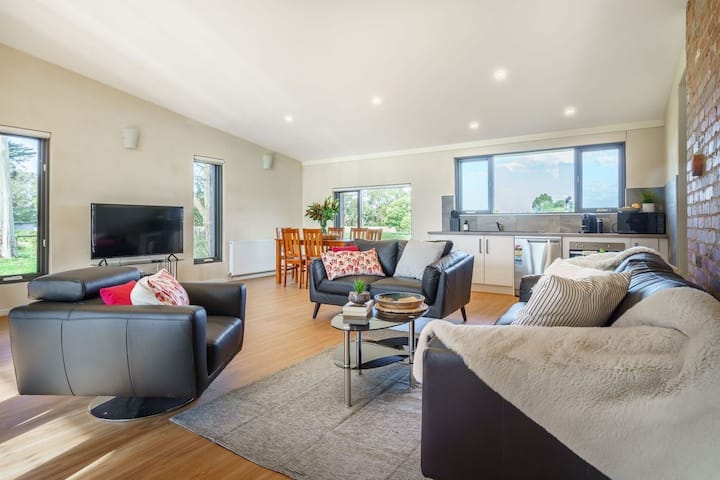 Chatsworth Park Cottage Acreage & Farm Animals - Balnarring