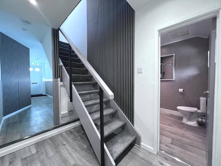 Flat@36 Bransford Rd - Worcester, UK