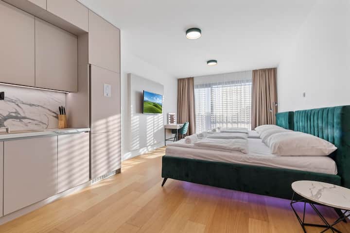 Liv Cashmere Nest W Balcony/ac & Free Parking - Bratislava