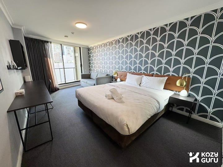 Kozyguru | Haymarket | Buzzy City Abode - Sydney