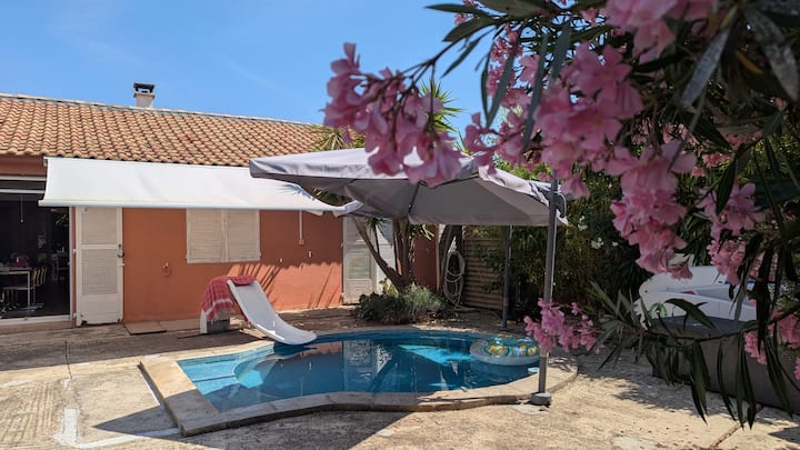 Maison Familiale Au Calme, Jardin & Petite Piscine - Aigues-Mortes
