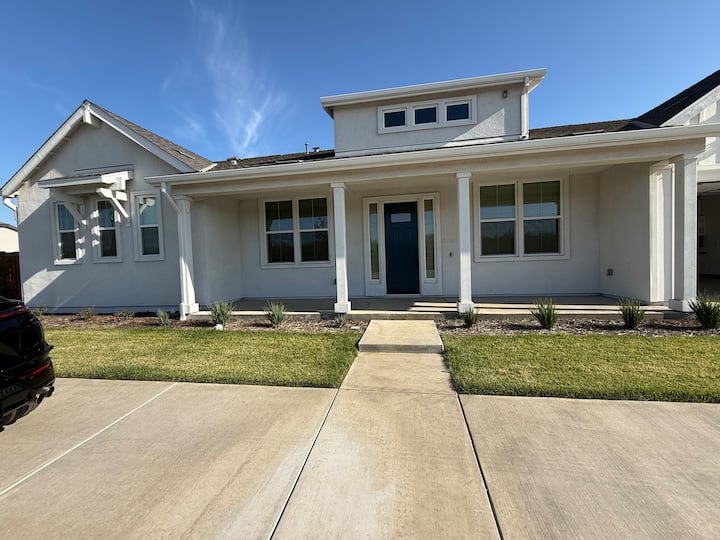 Simply The Best Luxurious Custom Single Story - Manteca, CA