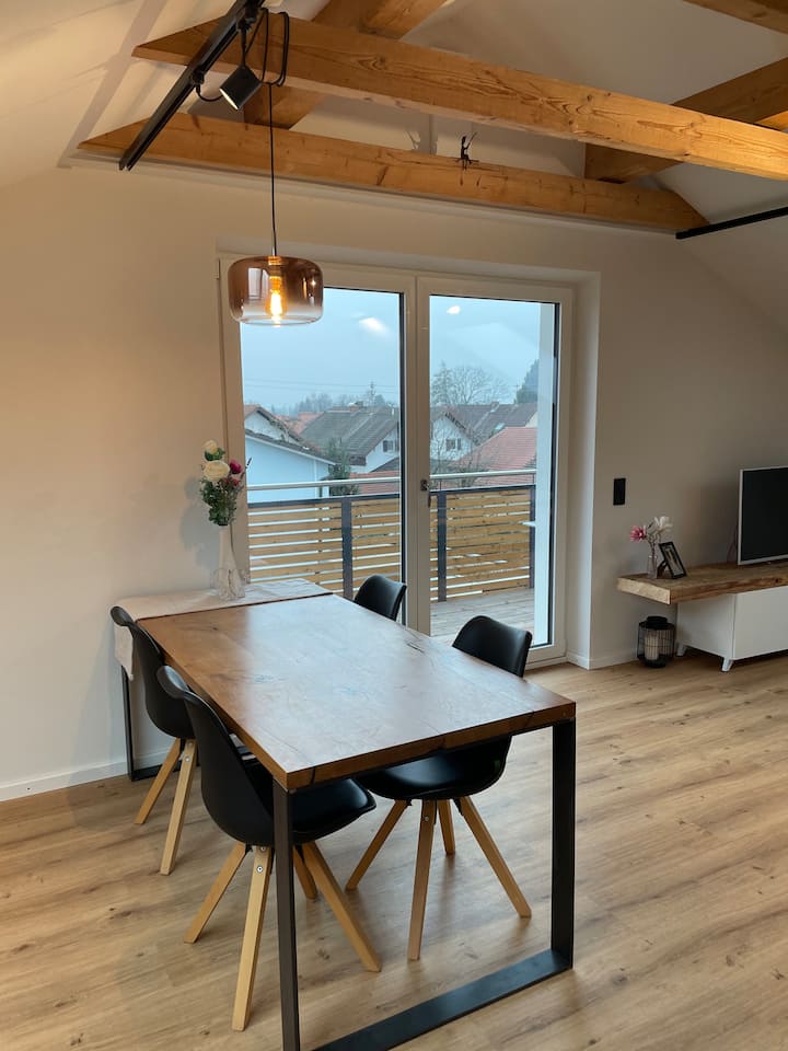 Moderne Dachgeschosswohnung Mit Bergblick - Rosenheim