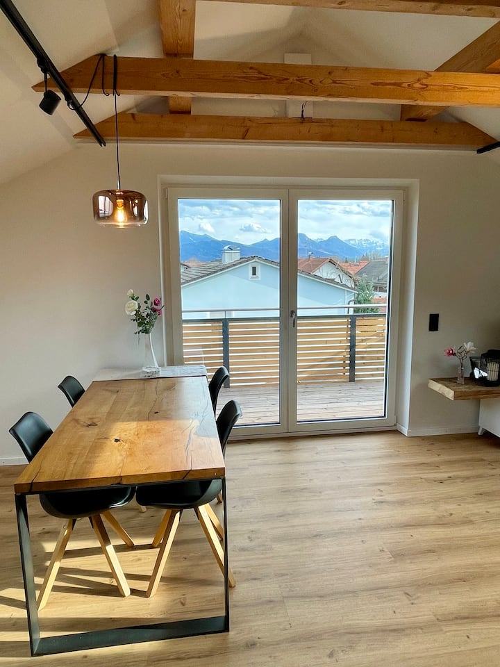 Moderne Dachgeschosswohnung Mit Bergblick - Rosenheim