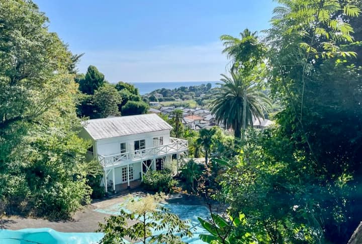 緑に囲まれた白浜ビーチまで歩いてたったの7分のヴィラ - Shimoda