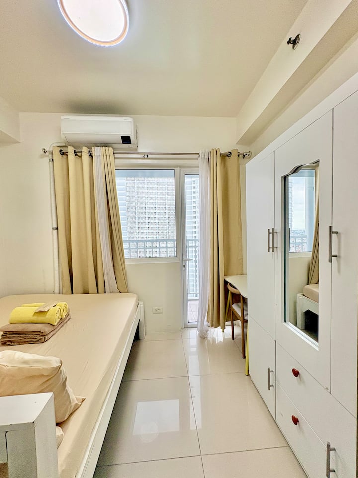 1br Near Moa, Star City, Bay Area |Breeze| Washer - Metro Manila