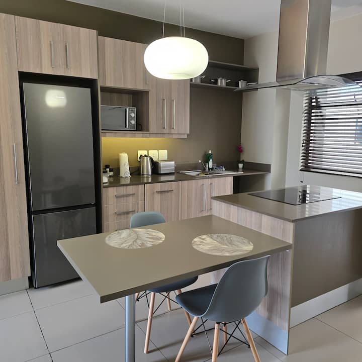 Cozy Apartment In Sandton With Wi-fi, Safe Parking - Sandton