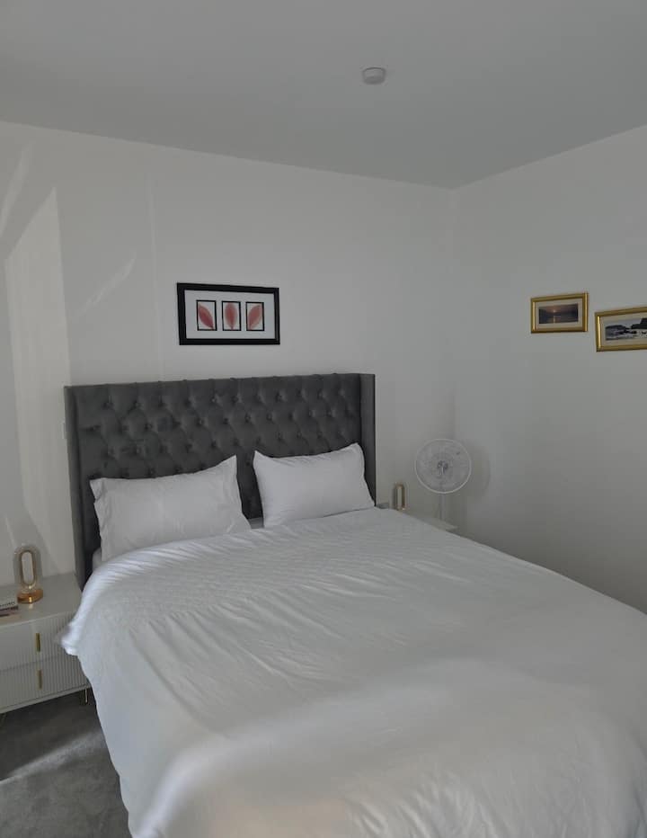 Romford Lux Rooms - Romford