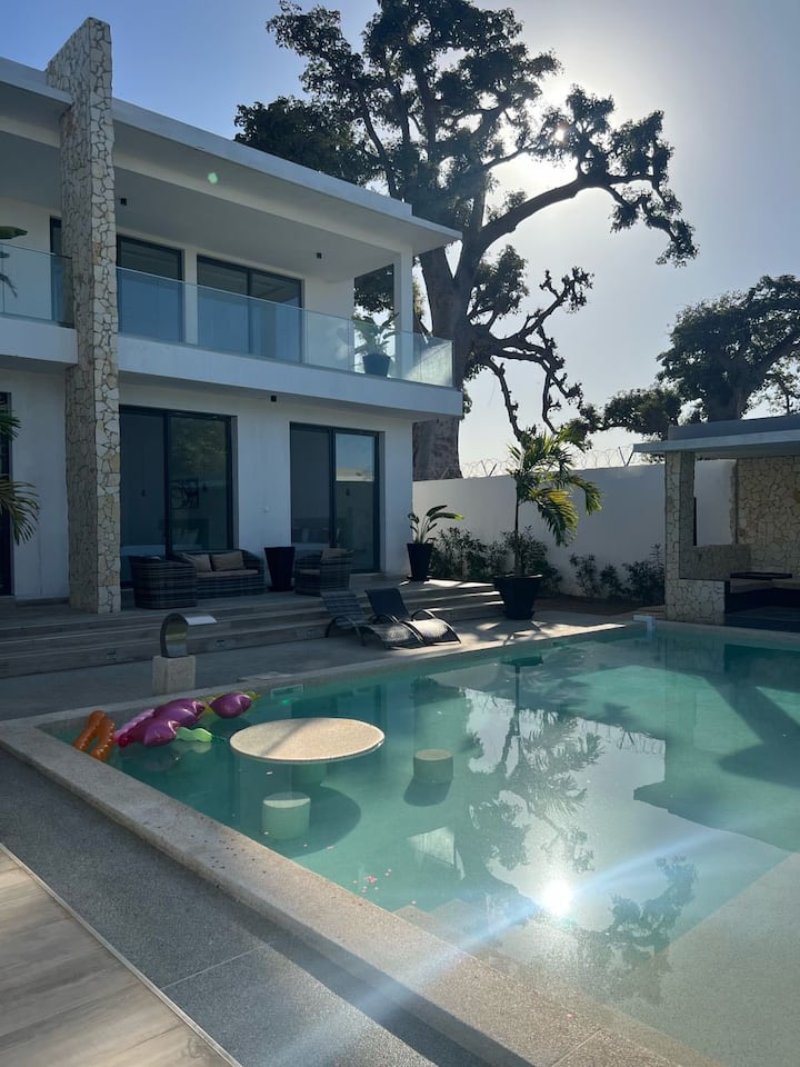 Villa De Sept Chambres - Senegal