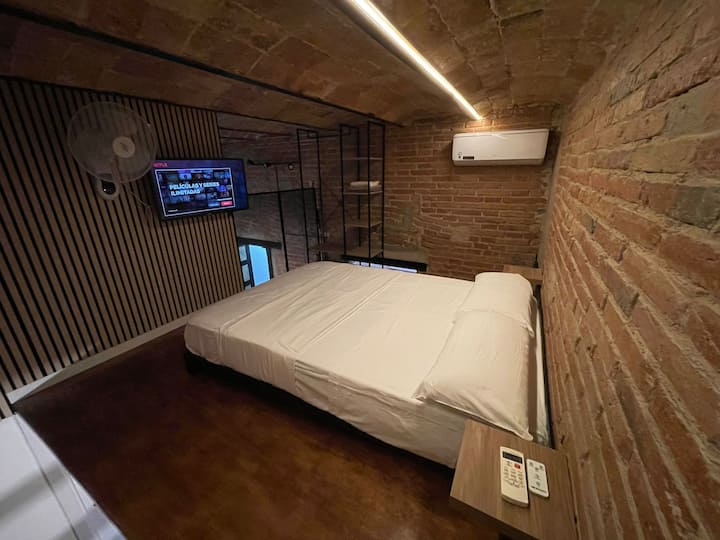 Estudio Duplex Con Patio A 2’ Del Metro L4 - برشلونة
