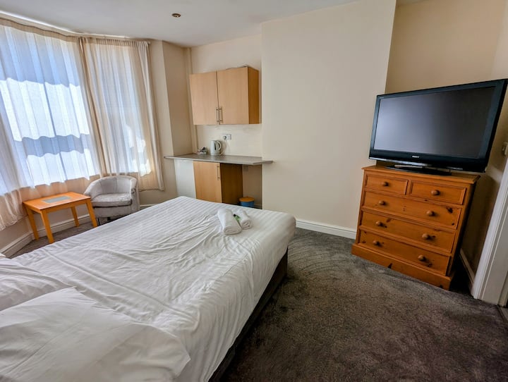Ensuite Room, Parking, Wi-fi - Nantwich