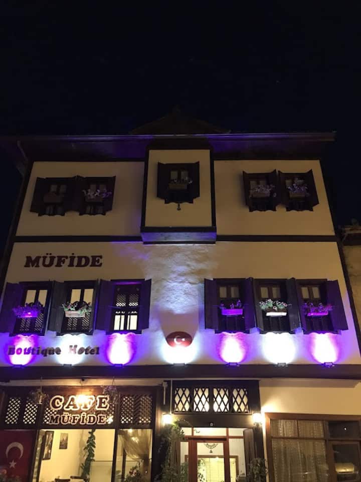 Boutique Hotel In Ancient City - 番紅花城