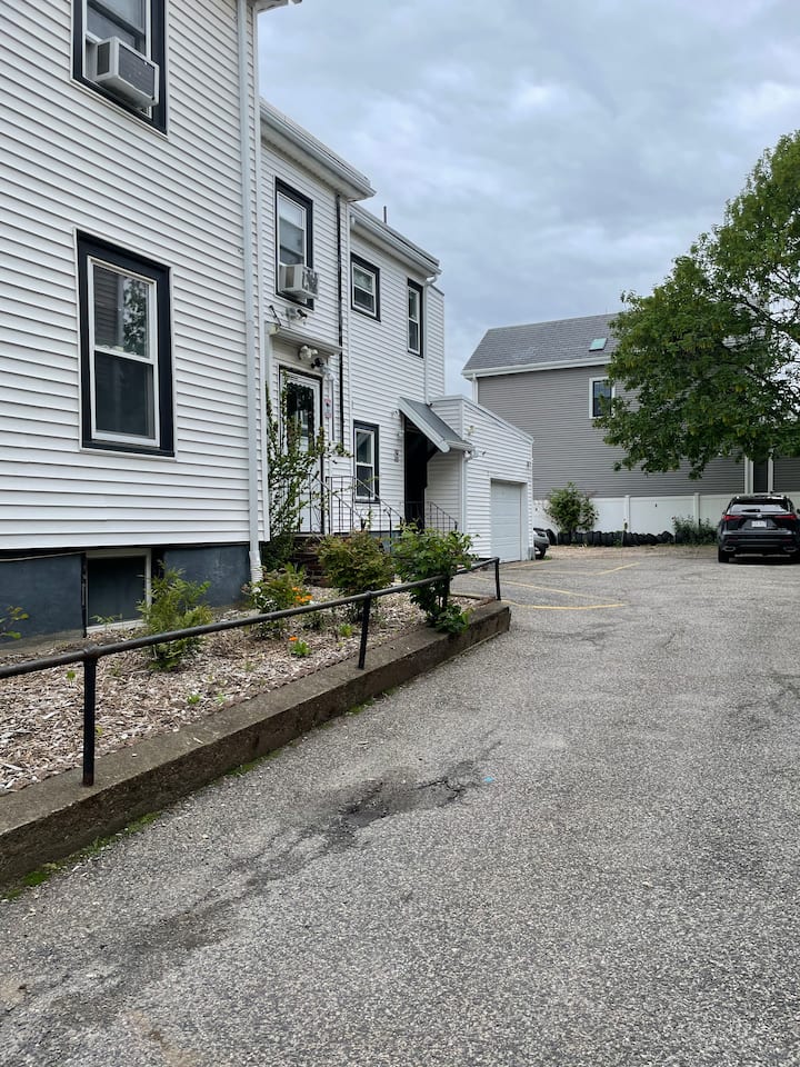 Free Parking Private Bedroom Walk To Subway - Somerville, MA