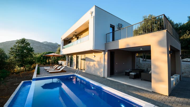 Villa Amara-luxury Villa With Private Pool&hot Tub - Montenegro