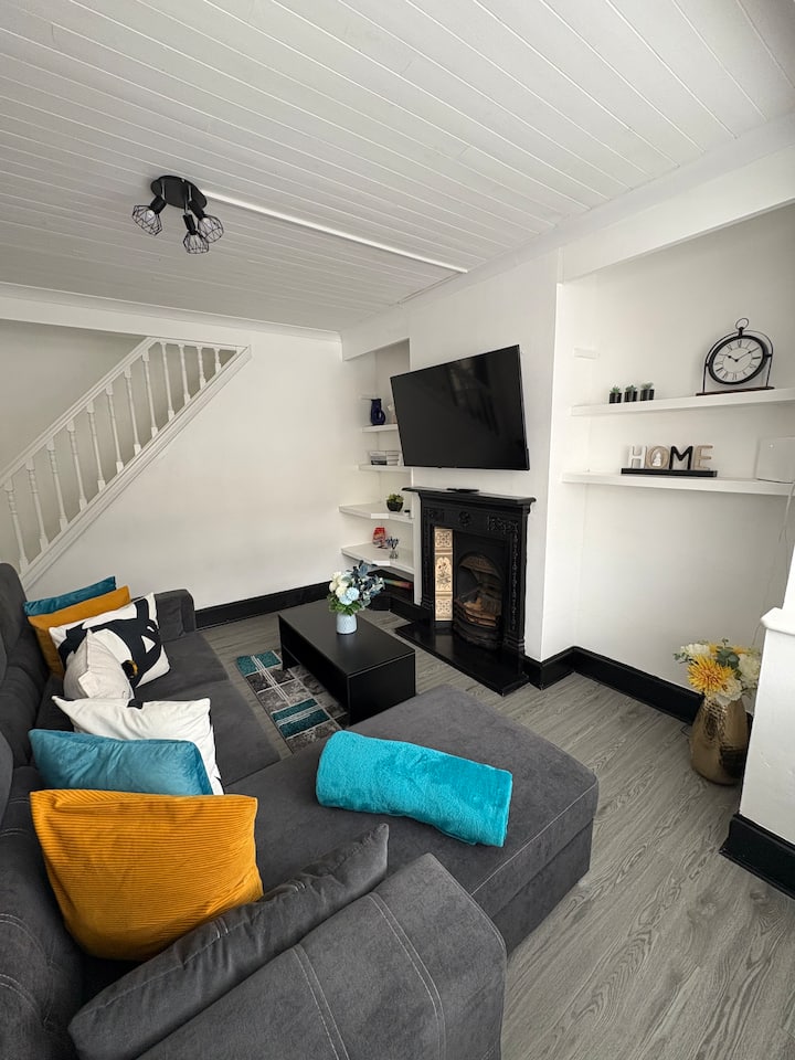 Serenity Home Stays | 3 Bed | Watford Junction - Watford