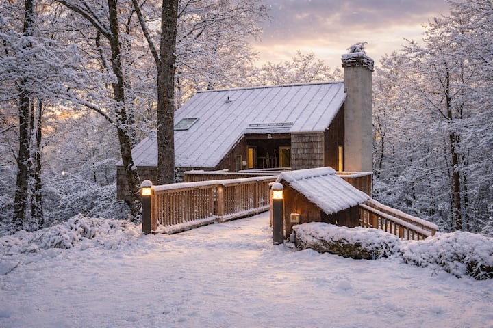 Thundersnow | Ski Cabin • Stone Hearth • Forest - Vermont
