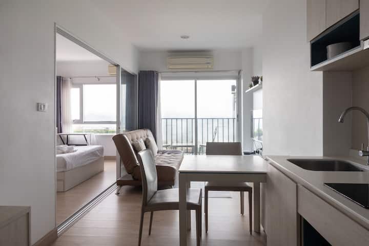 Pattaya市中心网红海景公寓｜b1o高空城市夜景｜步行至海滩｜靠近6巷和各个网红打卡点 - Pattaya City