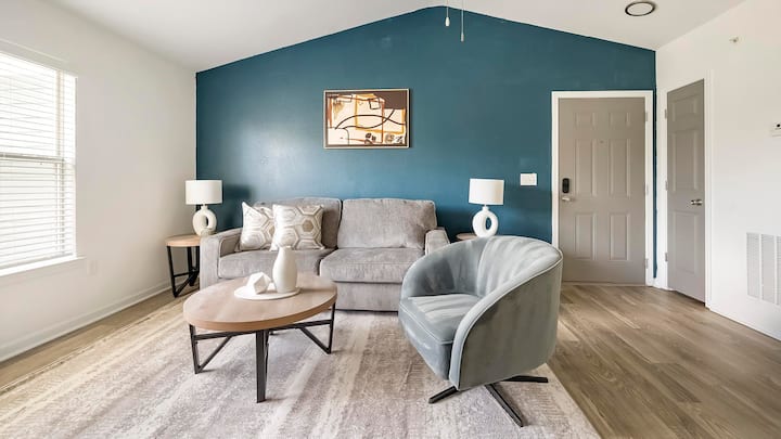 Landing | Spectacular 1bd, Game Room, Courtyard - Murfreesboro