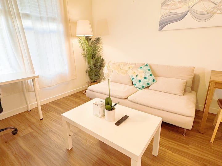 1b1a｜irvine King Bed Airport - Irvine, CA