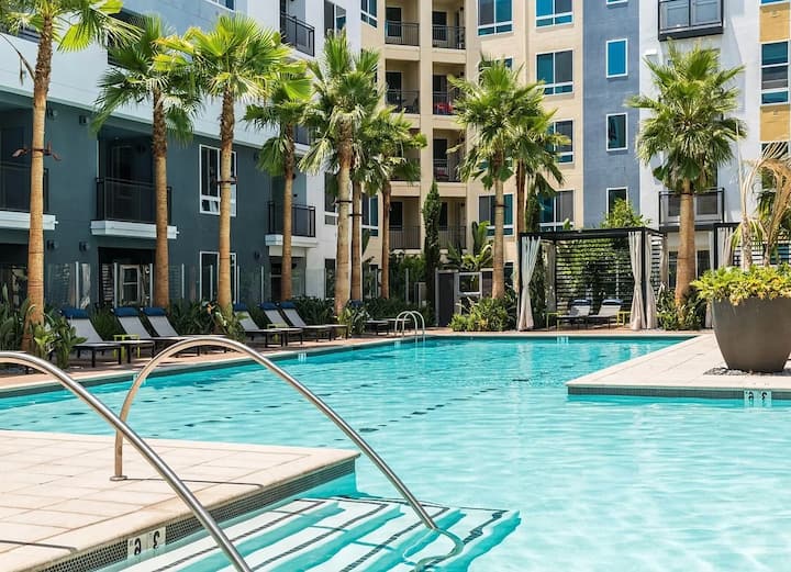 1b1a｜irvine King Bed Airport - Irvine, CA