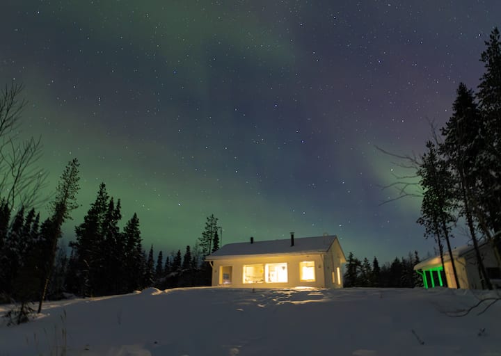 Revontulet Ja Hiljaisuus Tunturimaisemissa - Muonio