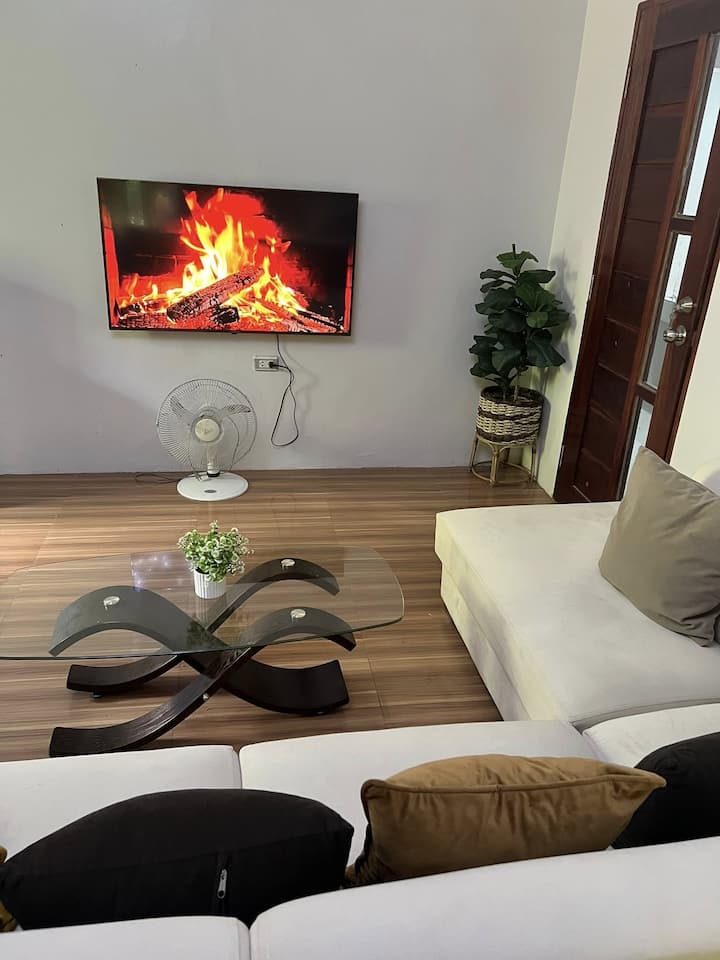 Thideon Haus | Cozy Staycation - San Pablo City