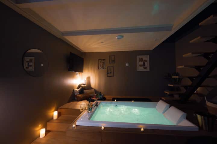 L’alcôve • Votre Love Room Avec Balnéo & Terrasse - Hennebont