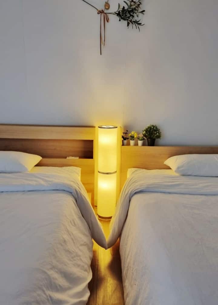 서울/각 방에 에어컨!/고척스카이돔/역도보2분/퀸침대3개/초역세권/주차/홍대20분/최대6인 - Seoul