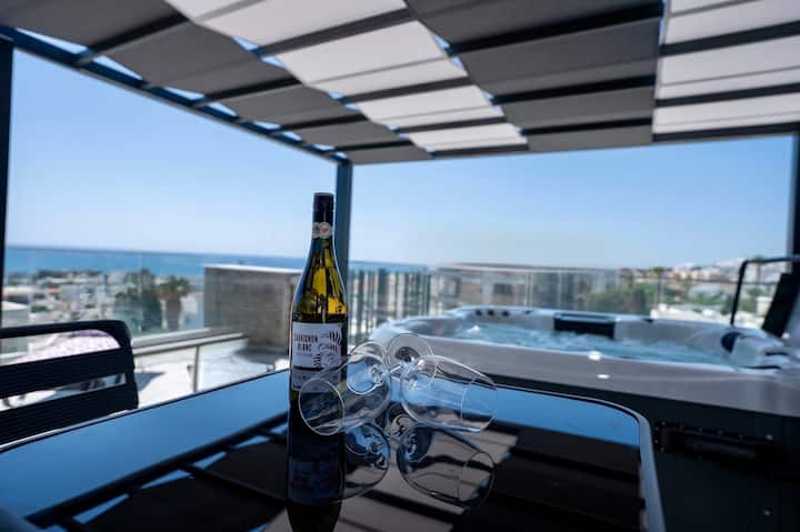 Paphos Hideaway With Rooftop Hot Tub & Sea Views - Paphos