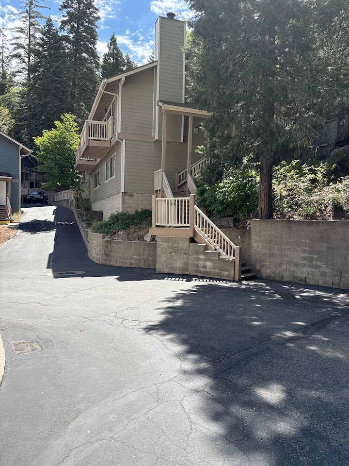 Lake Arrowhead Chalet By Joyce - San Bernardino, CA