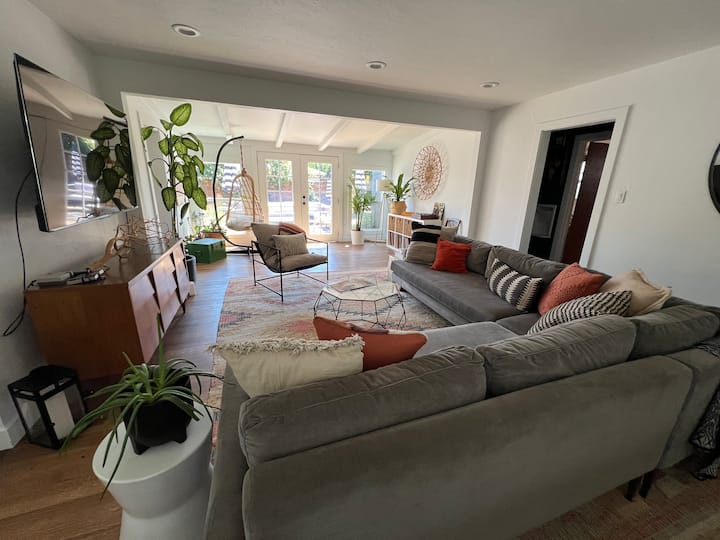 Boho Bungalow – Walk To Downtown - Lodi, CA