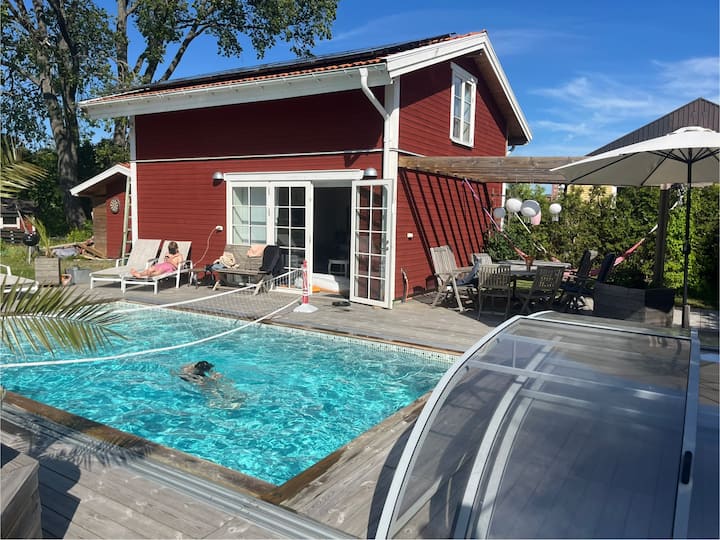 Rymligt Hus Med Pool, Och Stor Trädgård - Uppsala