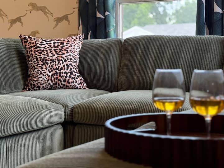 Relaxing 4br Haven | Tropical Designed Bbq & Games - Columbus, GA