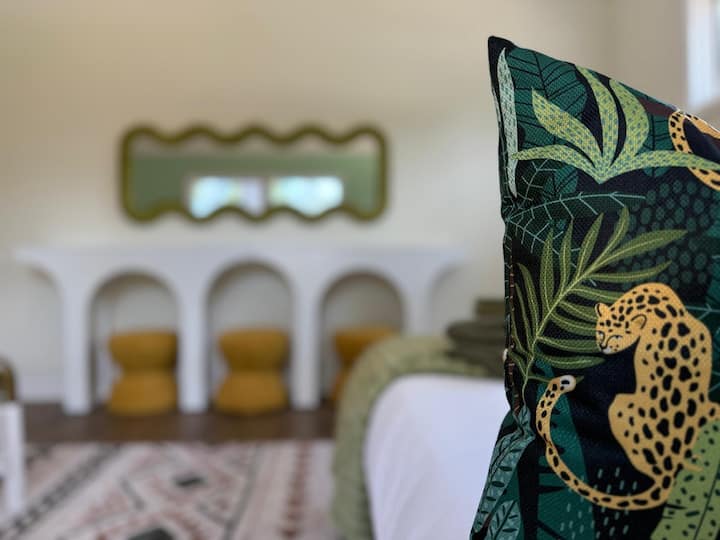 Tropical Vibe 4br/3ba | Bbq & Game, Pets Welcome - Columbus, GA