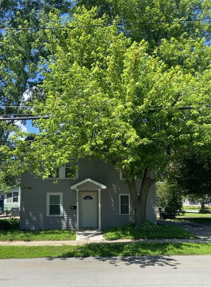 Eaa Stay Sleeps 7 + Pets Welcome - Oshkosh, WI