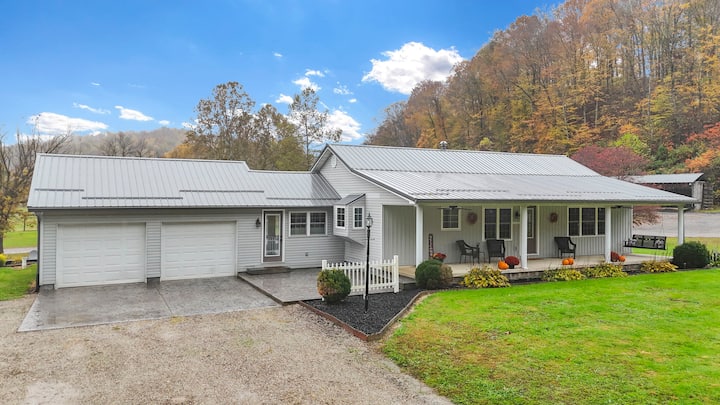 Cozy Cottage • Near Waterfalls • Porch • Hot Tub - Hocking Hills State Park, OH