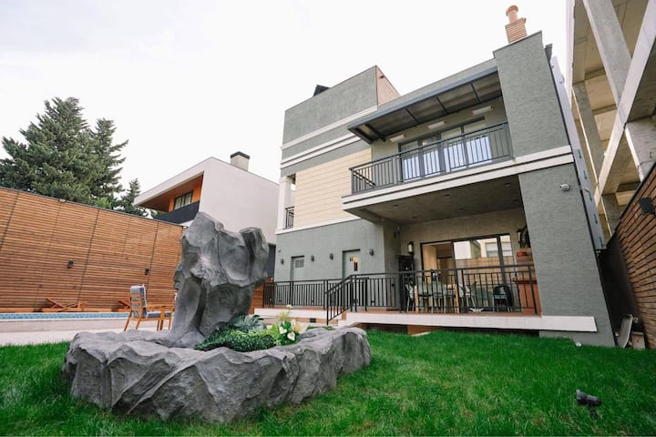 King & Queen Villa - Tbilisi