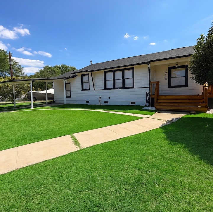 Charming Historic Gem, Just Minutes From Downtown. - San Antonio, TX