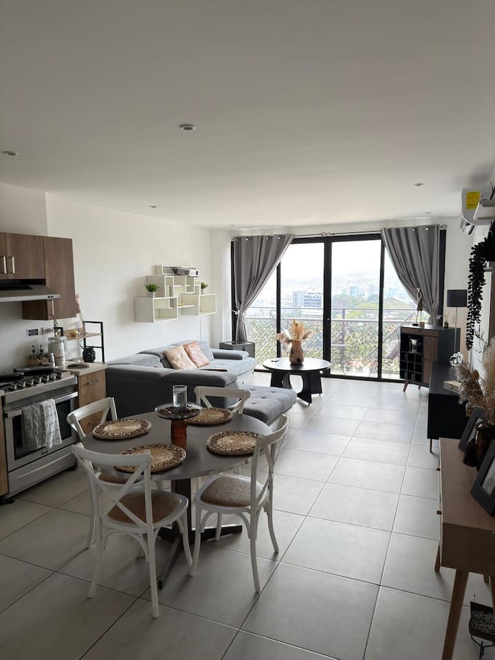 Amplio Y Acogedor Apartamento En Colonia Escalón - San Salvador